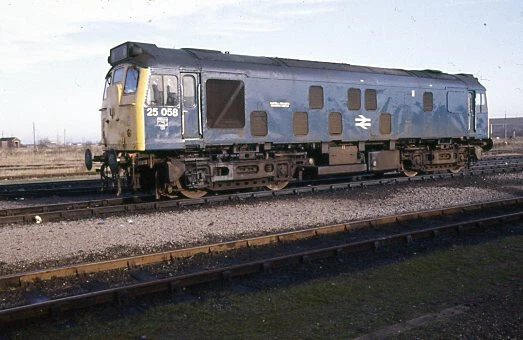 ORIGINAL COLOUR SLIDE of 25058 BR class 25 diesel loco £2.50 - PicClick UK