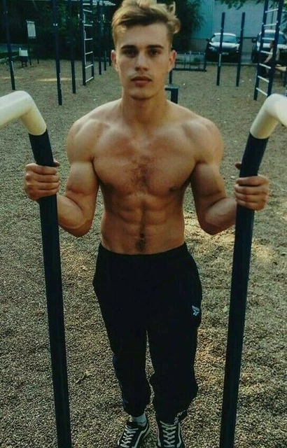 SHIRTLESS MALE BEEFCAKE Jock Muscular Body Hairy Chest Abs Hunk PHOTO ...