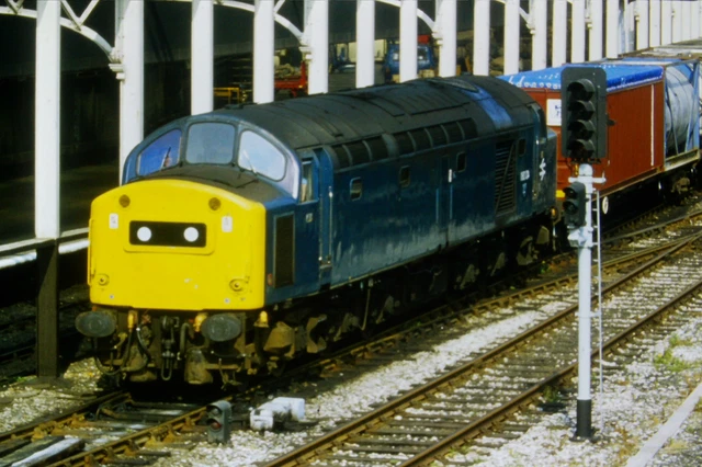RAILWAY SLIDE COLOUR Rail DE1359 Class 52 Western BR Blue waiting at ...