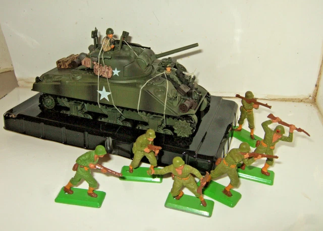 ULTIMATE SOLDIER 20280 WW2 U.S. Sherman Tank & Crew & 6 Deetail Gi's 1: ...