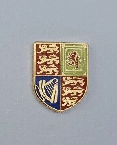HM QUEEN ELIZABETH Ii Royal Standard Pin Badge £5.90 - PicClick UK