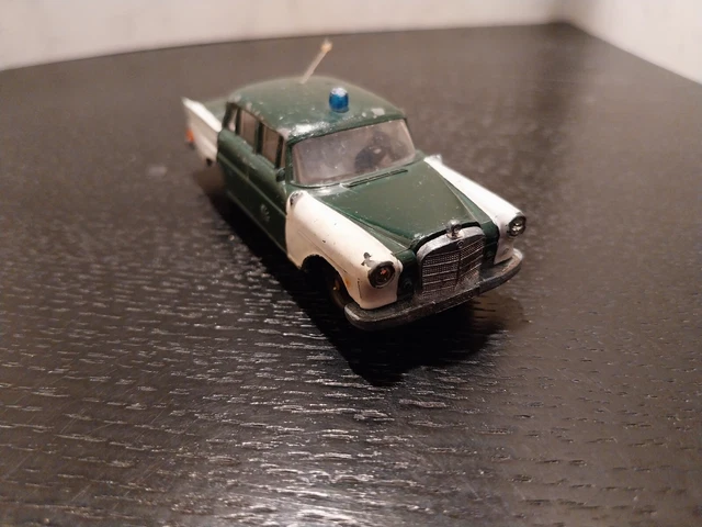 SIKU V 250 Mercedes Benz 190 D Polizei mit Strass-SW. rote RL., Made in ...