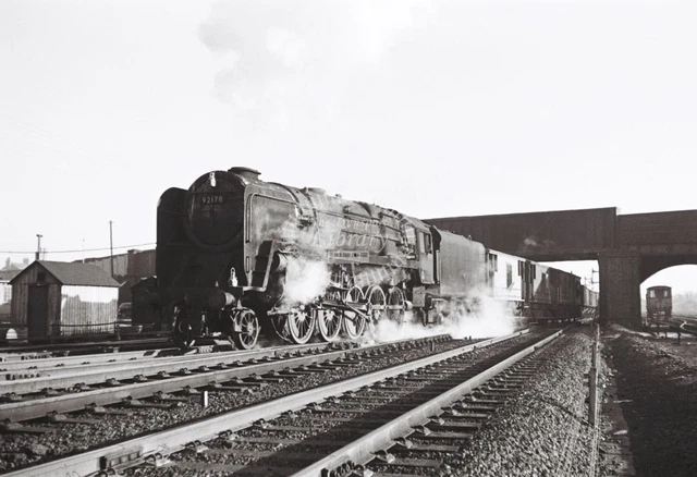 PHOTO BR BRITISH Railways Steam locomotive 92178 BR Standard New ...