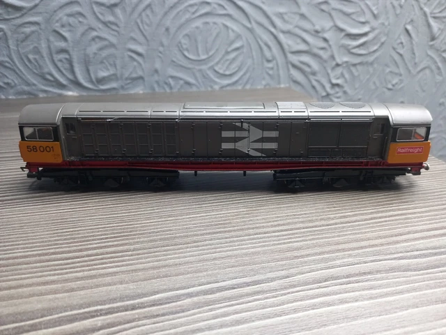 HORNBY R250 CLASS 58 58001 in Railfreight Red Stripe Livery £18.00 ...