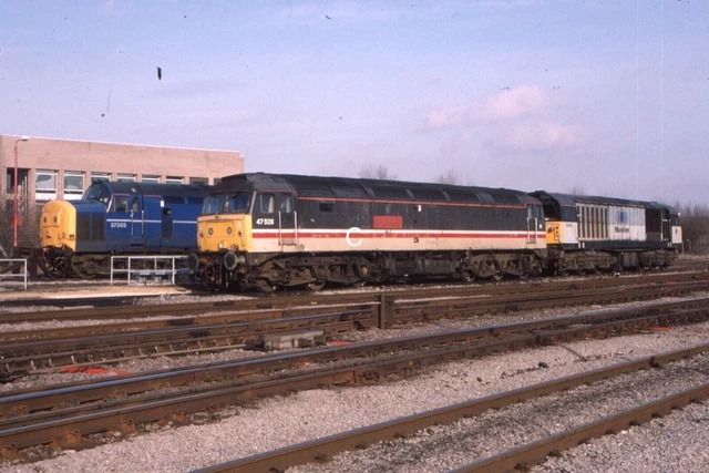 35MM SLIDE BRITISH Railway Br Diesel Class 47 - 47528 At Swindon 03/02 ...