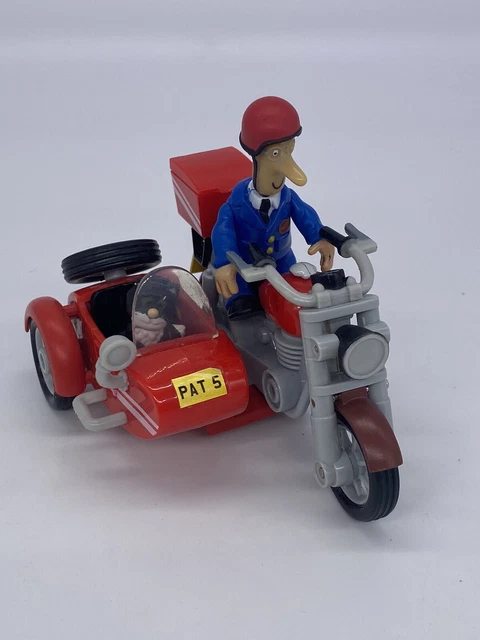 POSTMAN PAT MOTORBIKE and Sidecar - PAT 5 With Postman Pat And Jess ...
