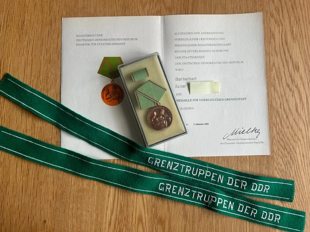 NVA , GRENZTRUPPEN Stasi Orden und Urkunde vorbildlicher Grenzdienst ...