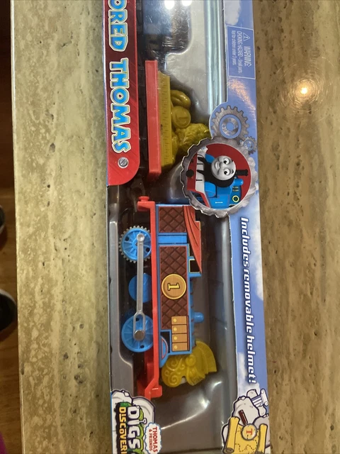THOMAS AND FRIENDS Trackmaster Armored Thomas Motorized Engine Train ...