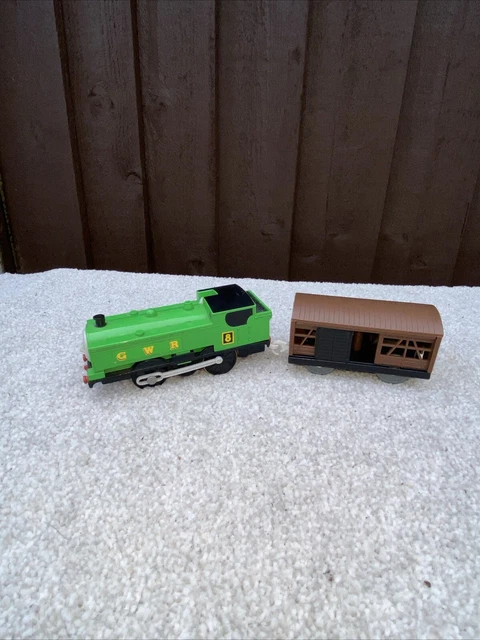 TOMY THOMAS & Friends GWR 8 Duck Green Trackmaster Train & Cattle Truck ...