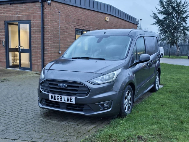 FORD TRANSIT CONNECT 1.5 200 Limited Tdci Auto- non runner spares or ...