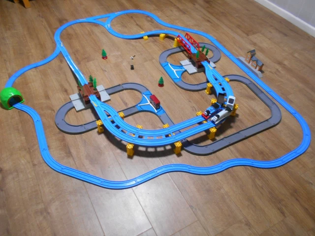 TOMY TRACKMASTER THOMAS the tank engine train set trains thomas bulgy ...