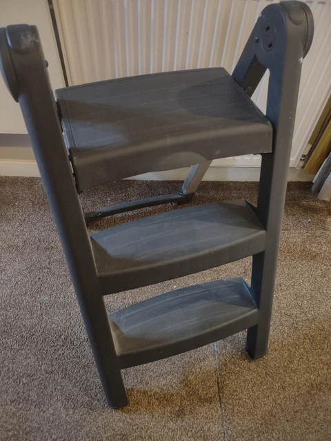 KETER CURVER FOLDABLE 3 Step Stool ladder,sturdy,light,folds flat for ...