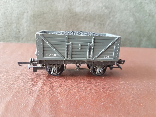 TRI-ANG R.10/13 12T 7 Plank Mineral Wagon with Coal load - Used EUR 14 ...