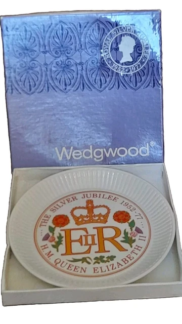 VINTAGE WEDGEWOOD H.M.QUEEN Elizabeth Ii Silver Jubilee 1952 - 1977, Plate + Box £5.95 - PicClick UK