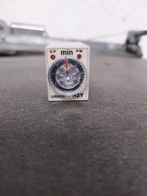 3 X OMRON Time Relay H3Y-2 MINIATURE PLUG IN TIMER 8 PIN 3min 220V AC £ ...