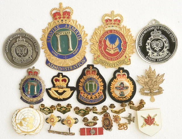 LOT OF CANADIAN Army Military Regiment Badges Pins,etc. Take a look ...