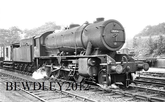 NEGATIVE 35MM WD 90456 ON FREIGHT THROUGH GAINSBOROUGH STATION ...