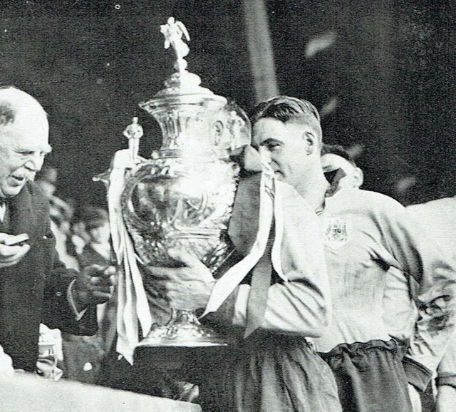 WEMBLEY STADIUM RUGBY League Challenge Cup Final Leeds v Warrington ...