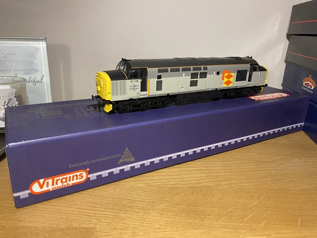 OO GAUGE VITRAINS Models Class 37 V2103 Two Tone Grey £115.12 - PicClick UK