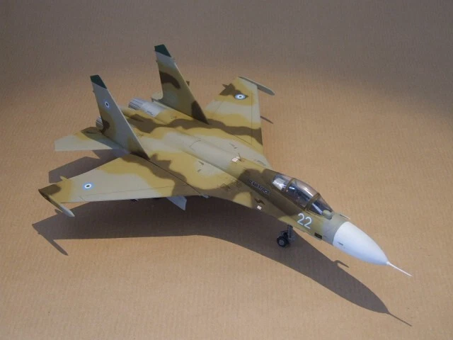 COSTRUITO: SUKHOI SU-27 Flanker in servizio dell'Uzbekistan scala 1/72 ...