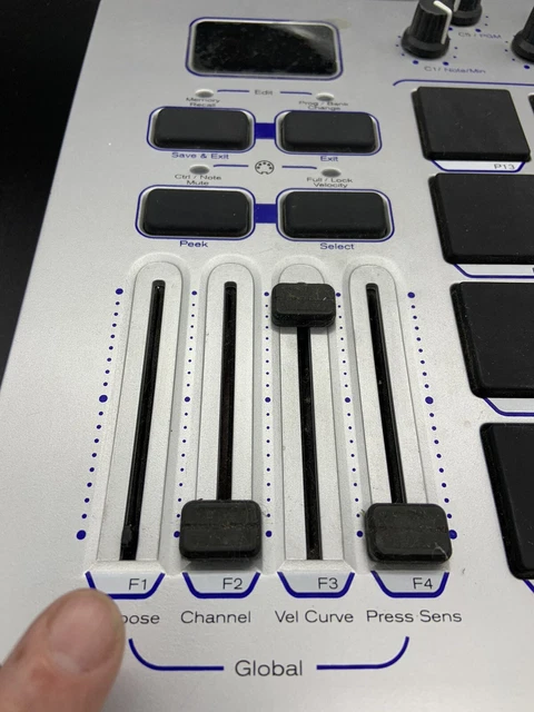 M-AUDIO TRIGGER FINGER Producer Bundle USB MIDI Controller Surface Drum ...