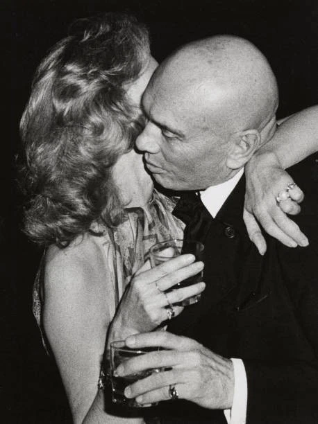 LAUREN BACALL AND Yul Brynner at 25th Annual Tony Awards - P - 1971 Old ...