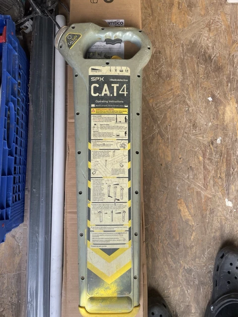 RADIO DETECTION CAT 4 scanner, detects elecric, water and sky cables to ...