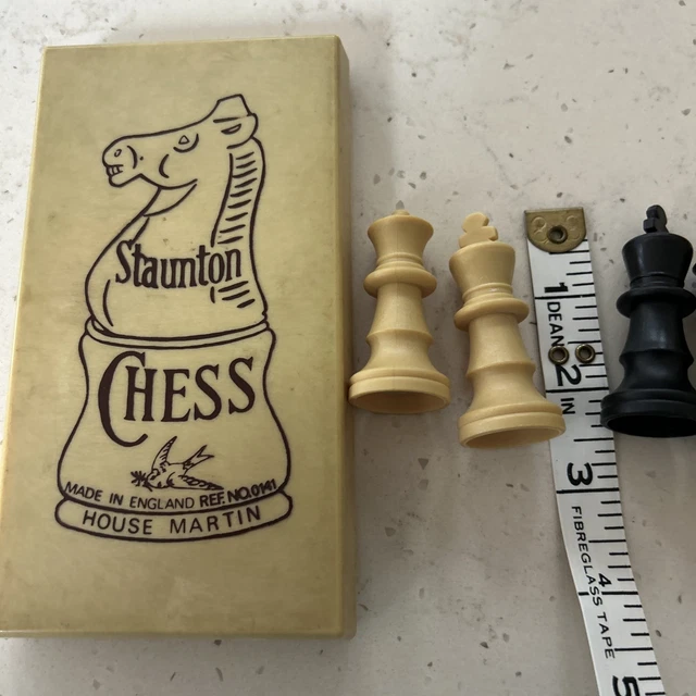 VINTAGE STAUNTON BOXWOOD Chess PIECES Set IN PLASTIC Box House Martin ...