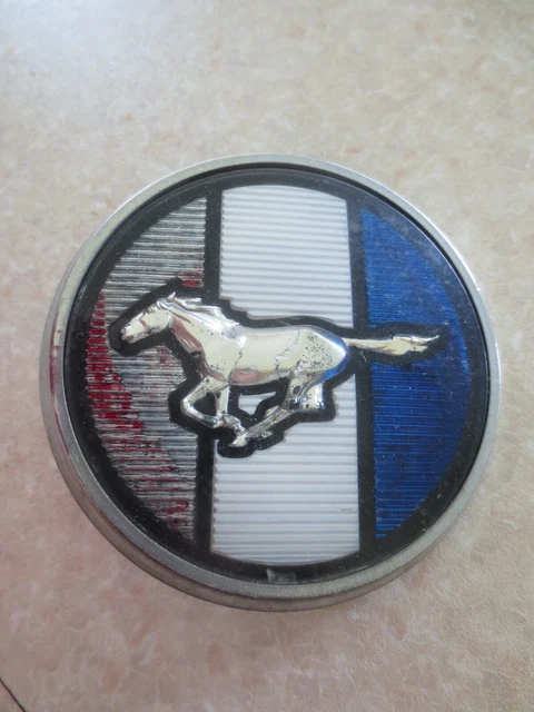 ORIGINAL FORD MUSTANG plastic round badge - emblem // USA ...