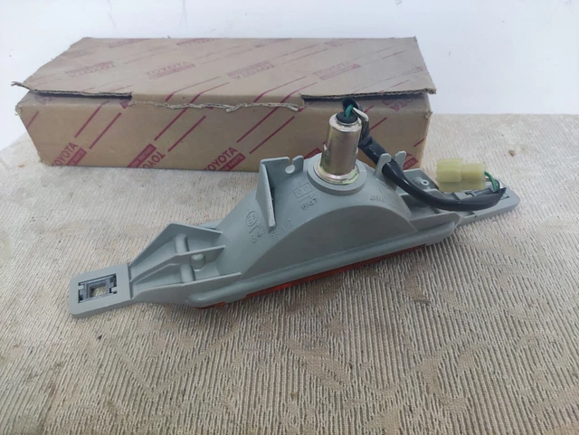 NOS GENUINE TOYOTA トヨタ Rh Front Turn Signal Lamps Hilux Rn40 # 81510 ...