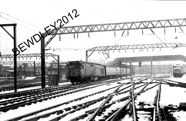 NEGATIVE 35MM PRE-TOPS CLASS 50 D423 "HOWE" OUT IN THE SNOW AT CREWE ...