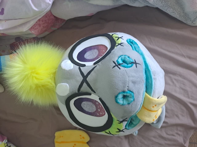 GECKO FURSUIT HEAD. 21-22 inch head size, worn lightly $365.00 ...