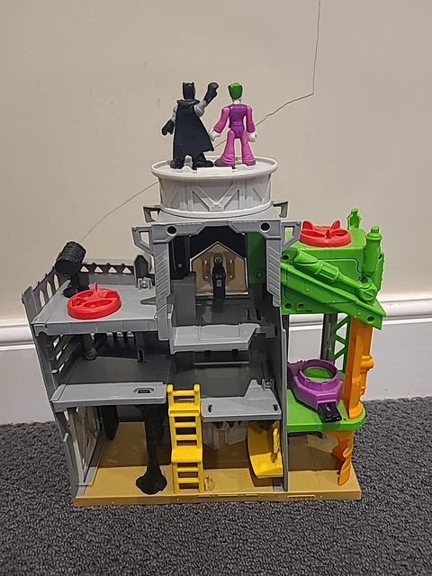 IMAGINEXT BATMAN WAYNE Manor Tower Batcave with Sounds, Batman & Joker ...