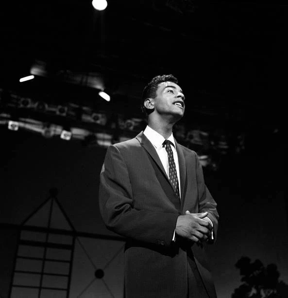 SINGER JOHNNY MATHIS Performs On The Ed Sullivan On 1957 Old Music ...
