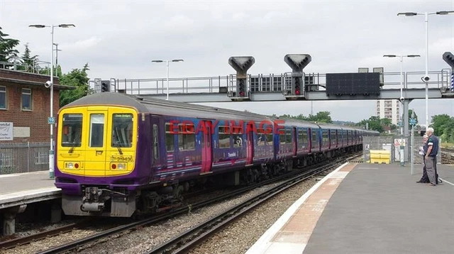 PHOTO A Pair Of Thameslink 319 Class Emus 319436 Departing From East ...