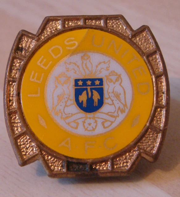 LEEDS UNITED FC Vintage 1970s 80s insert type badge Brooch pin In gilt ...