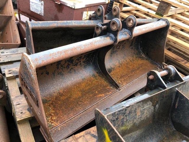 GENUINE JCB 3FT GRADING BUCKET P/D 30mm D/W 95mm C/C 120mm (2086) £250. ...
