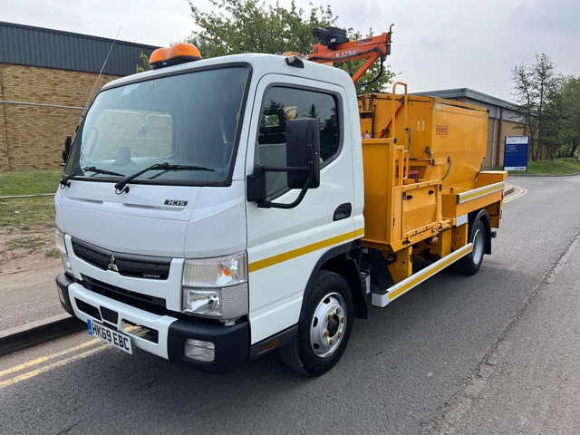 2020 FUSO CANTER 7C15 4X2 DAY EURO 6 PHOENIX HOTBOX Specialist Vehicle ...