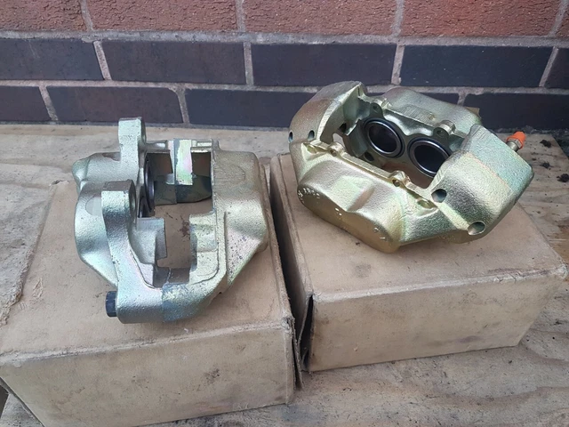 AP LOCKHEED 4 Pot Brake Calipers Land Rover 90 100 Track Race Rally ...