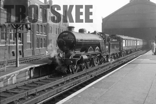 LARGER NEGATIVE BR British Railways Steam Loco 32424 Class H2 1952 x2 £ ...