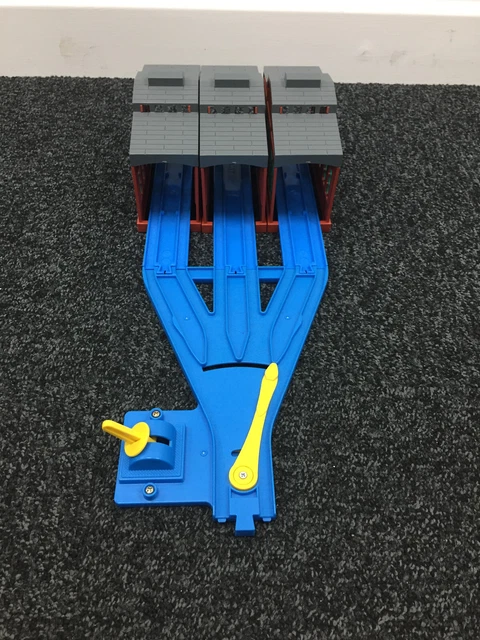 TOMY TRACKMASTER THOMAS the tank Engine: Junction & 3 Engine sheds £19. ...