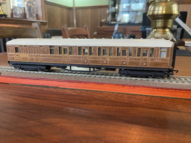 HORNBY R478 LNER Gresley Teak Composite Coach 1st/3rd Brake Renumbered ...