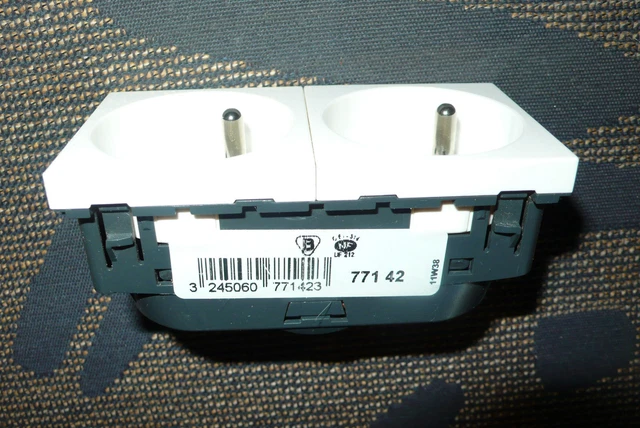 LEGRAND 77142 MOSAIC Double prise de courant 2P+T latéral 4 modules ...