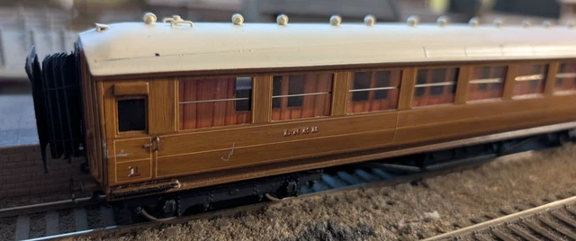 LAWRENCE SCALE MODELS KIT BUILT LNER 1st CLASS CORRIDOR COACH 1135. £195.00 - PicClick UK