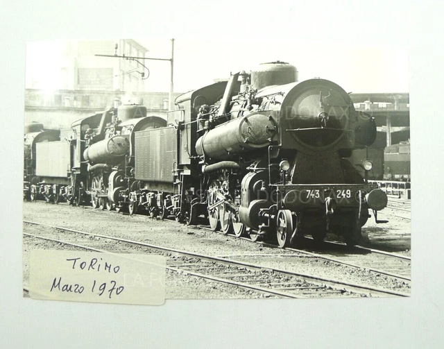 ITALIA TRENO LOCOMOTIVA 743 FS FERROVIE DELLO STATO STAZIONE TORINO ...