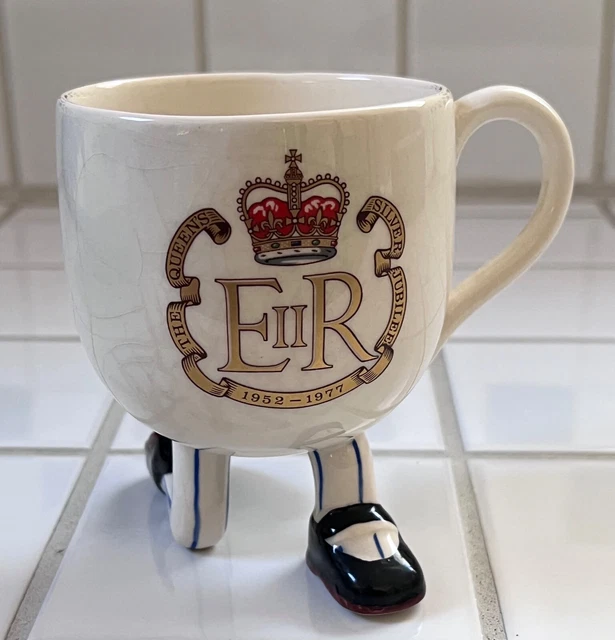 CARLTON WARE QUEEN Elizabeth II Silver Jubilee 1977 Mug/Cup Kneeling ...