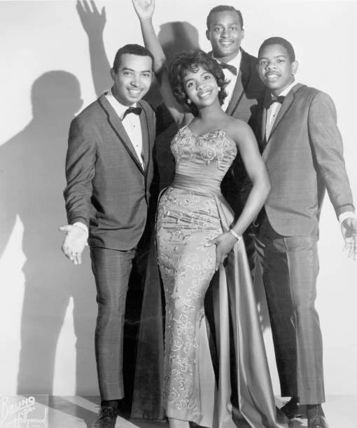 GLADYS KNIGHT THE Pips Posed Studio Group Portrait Old Music Photo EUR ...