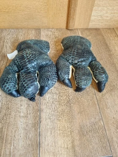 ANIMAL PLANET BBC Kids Dinosaur Craw Hands Puppets With Sound Warner ...