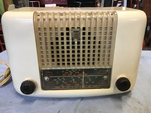 VINTAGE PHILIPS WHITE bakelite valve/ tube radio model 138 $120.00 ...