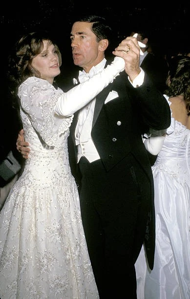 CATHERINE ROBB CHUCK Robb at The 33rd Annual International Debutan- Old ...